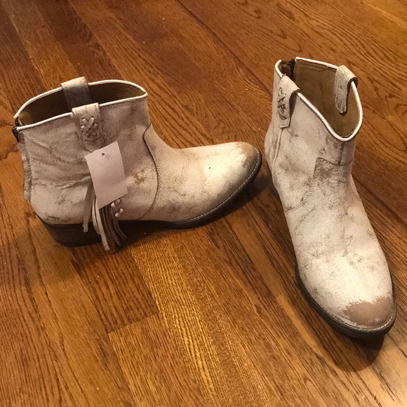 Very Volatile | Shoes | Very Volatile Lookout Booties | Poshmark